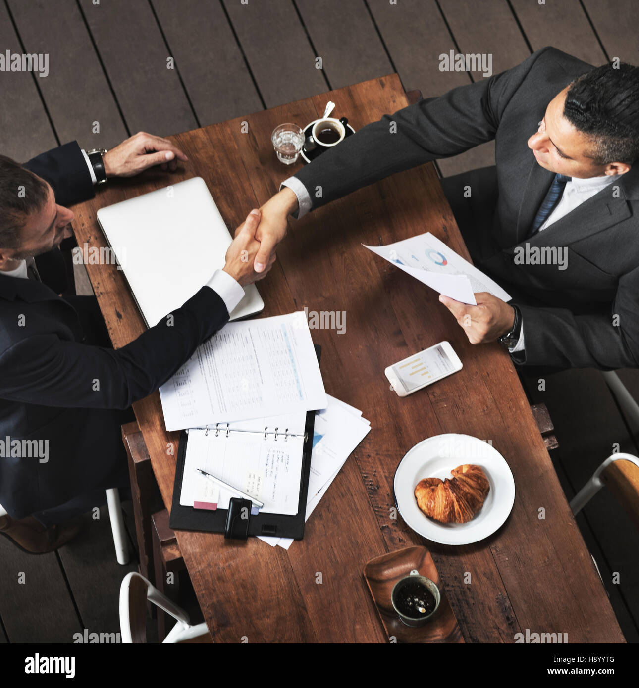 Businessmen Handshake Deal Agreement Concept Stock Photo - Alamy