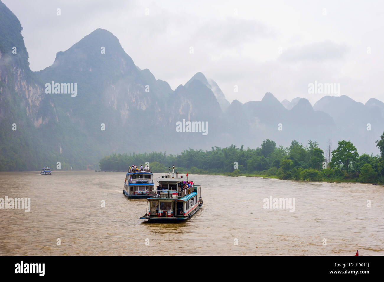 Boat cruise on Li river, Guangxi Zhuang, China Stock Photo - Alamy