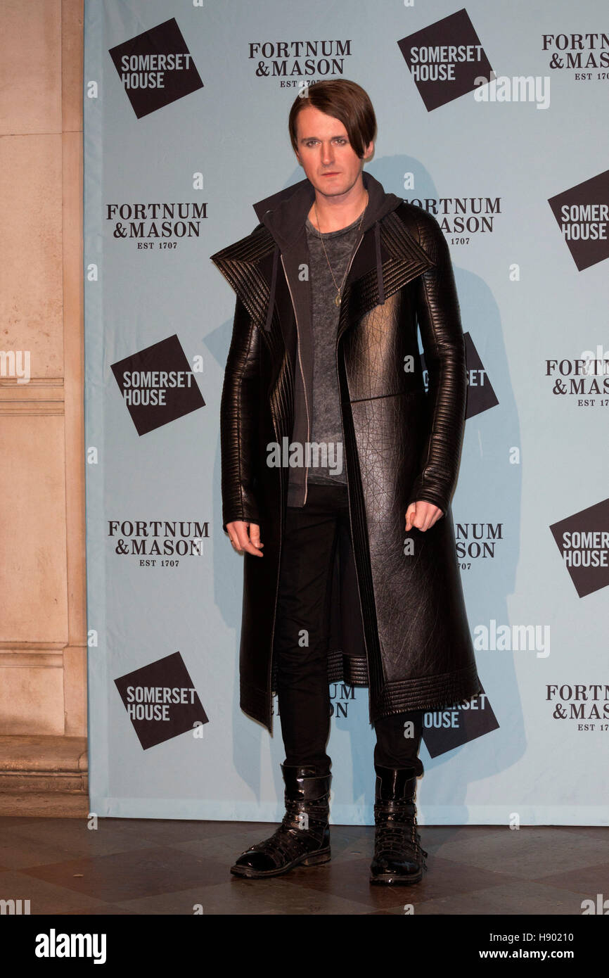 Designer gareth pugh hi-res stock photography and images - Alamy