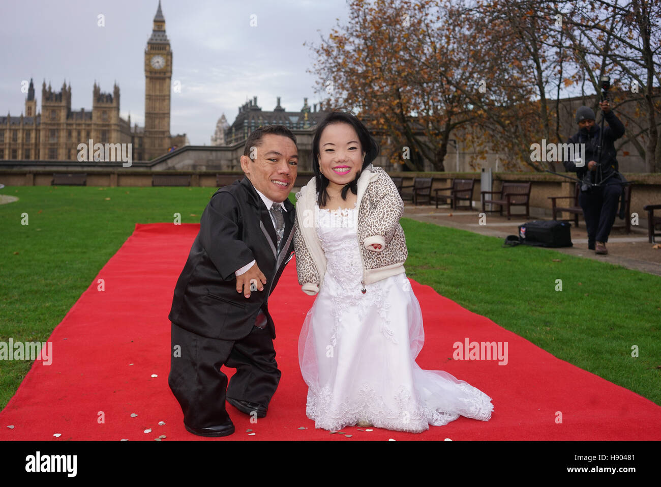 London, England, UK. 17th Nov, 2016. Photocall for The Shortest married ...