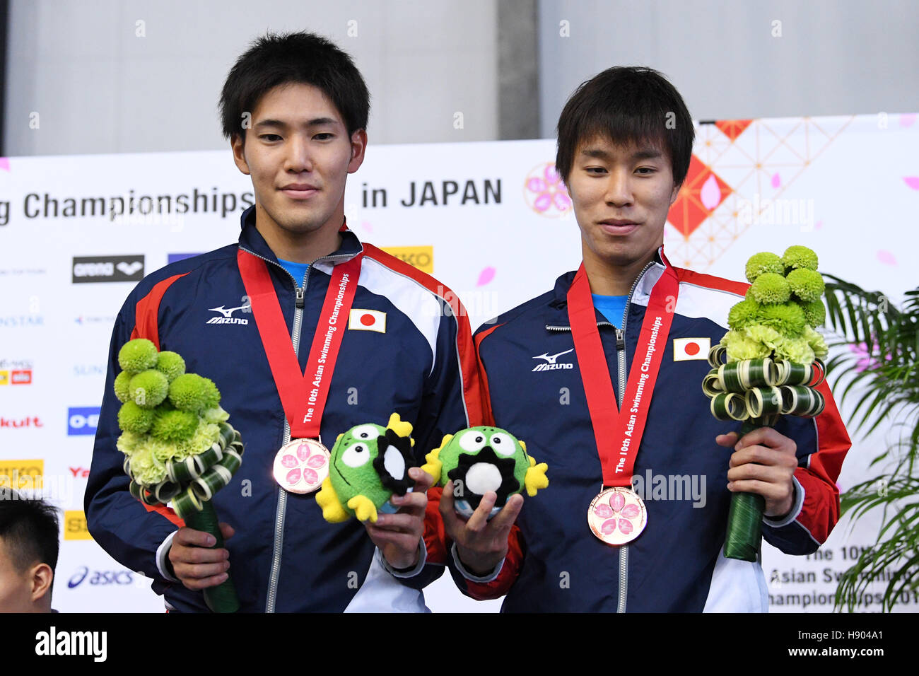 Tatsumi International Swimming Pool, Tokyo, Japan. 17th Nov, 2016. (L-R) Eiji Hasegawa, Yuto ...