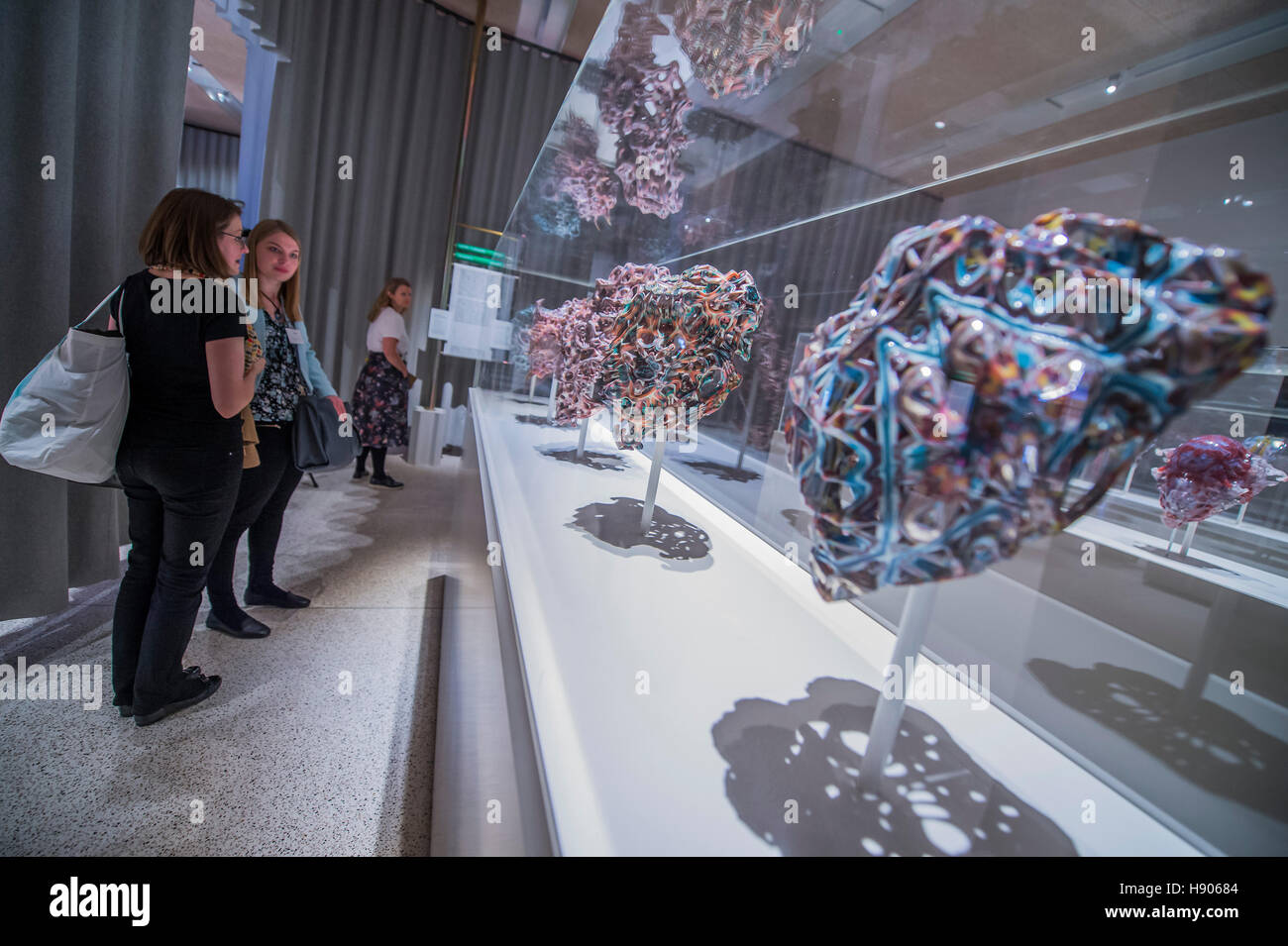 Kensington, London, UK. 17th November, 2016. Vespers, 2015, by Neri ...