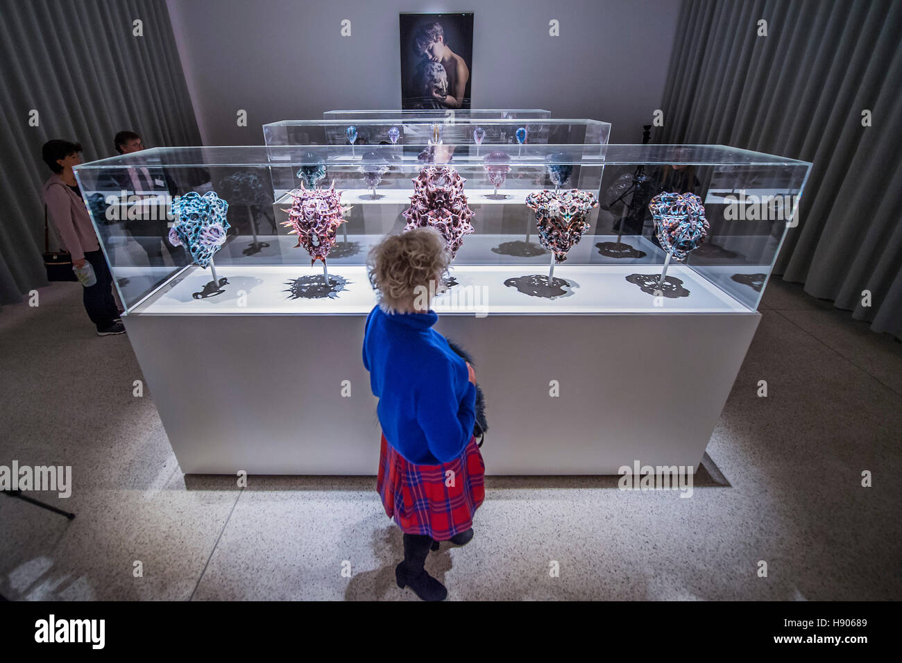 Kensington, London, UK. 17th November, 2016. Vespers, 2015, by Neri ...
