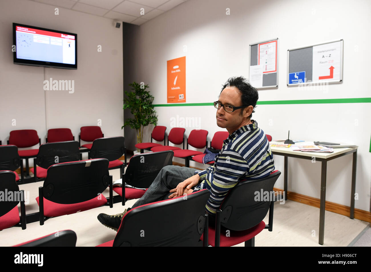 Berlin, Germany. 17th Nov, 2016. Artist Omer Fast in the Gropiusbau in ...