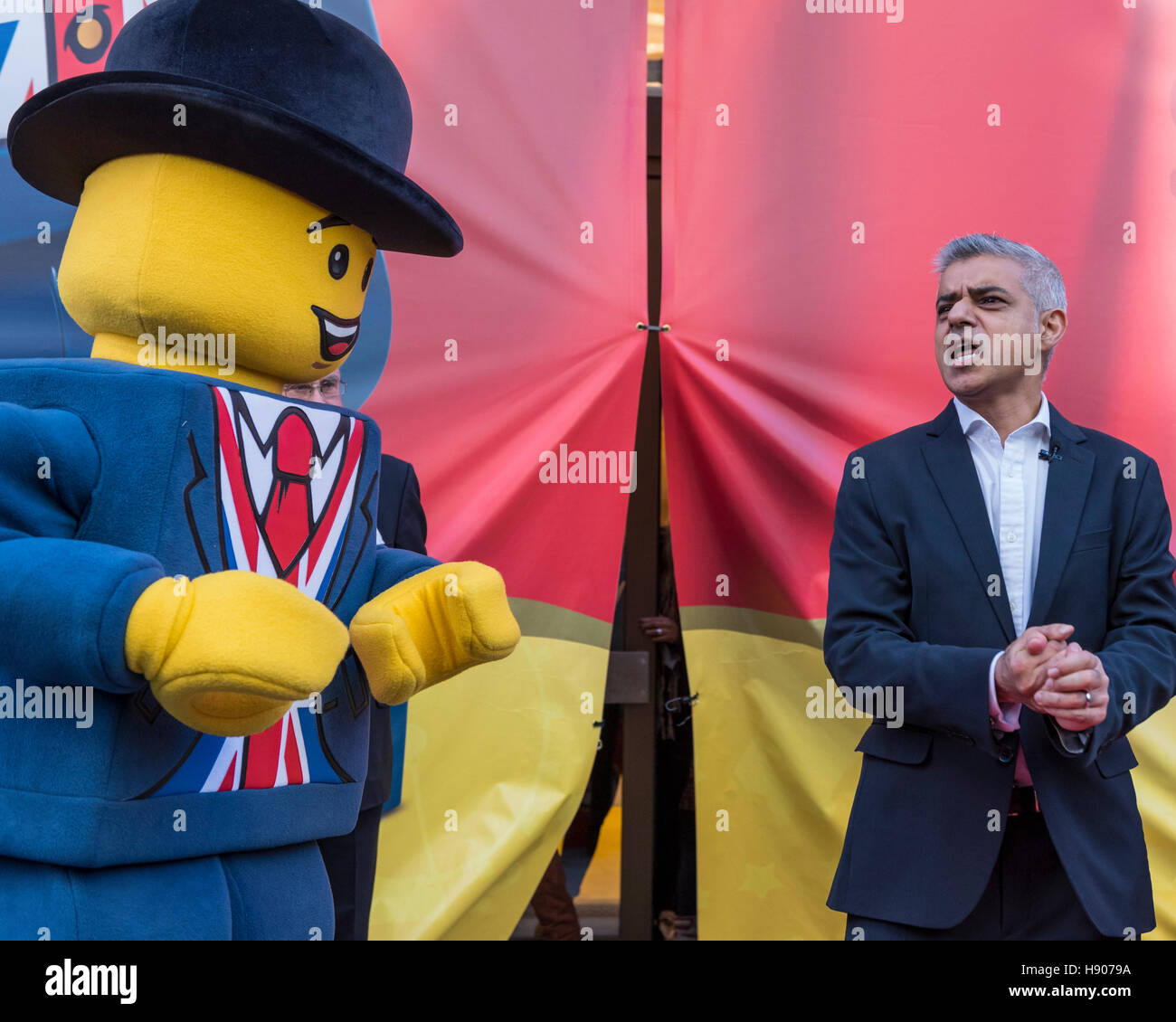 Worlds largest lego store opening hi-res stock photography and images ...