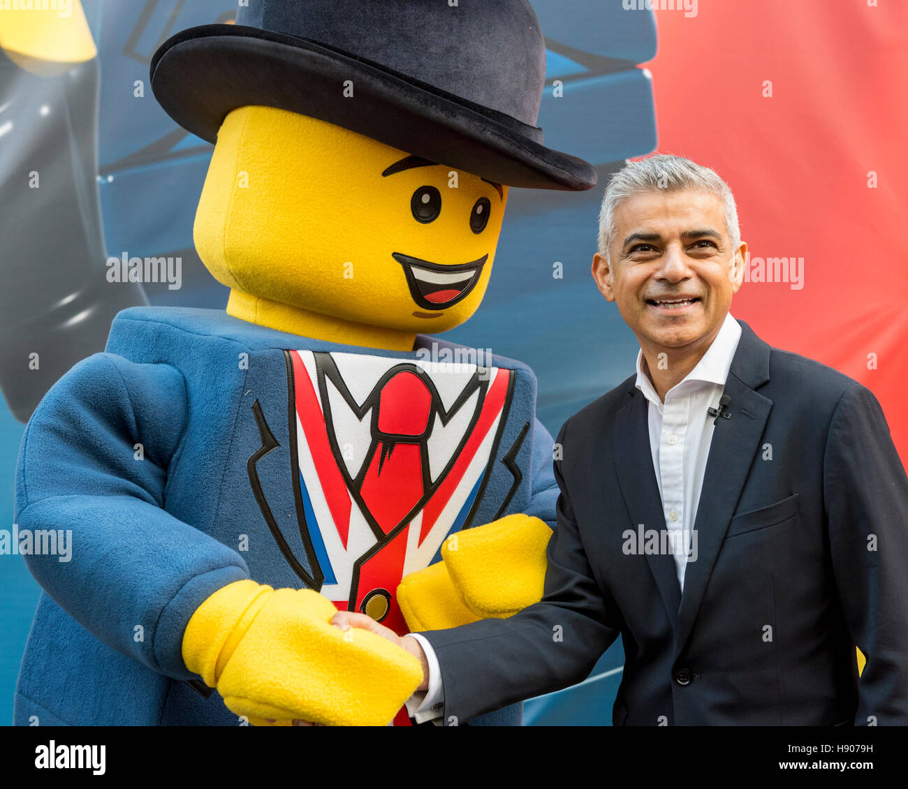 Worlds largest lego store opening hi-res stock photography and images ...