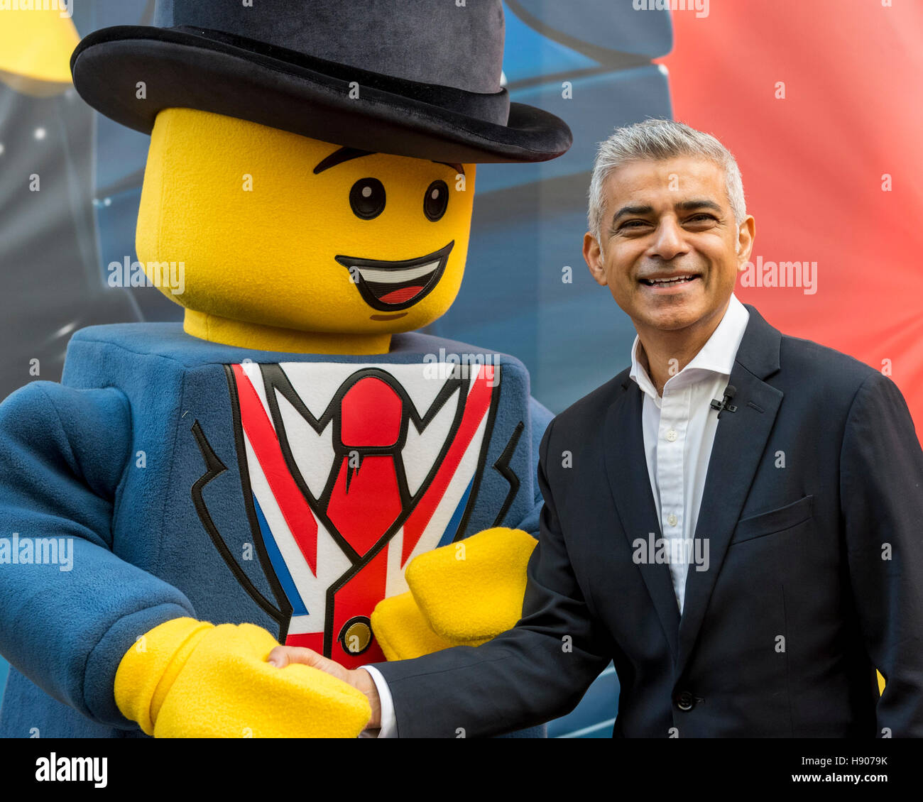 Worlds largest lego store opening hi-res stock photography and images ...