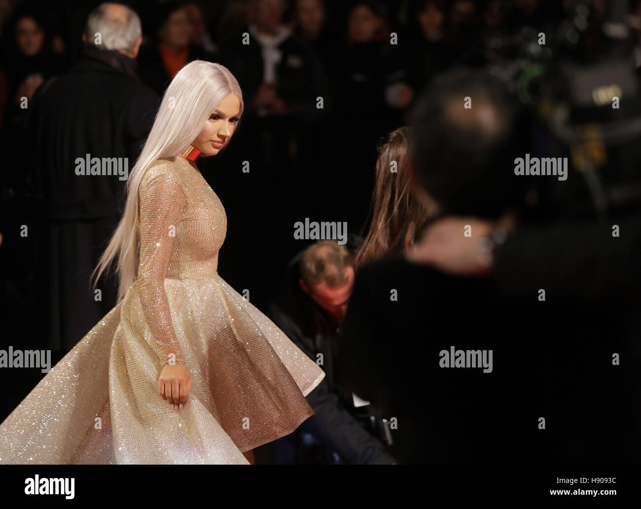 Berlin, Germany. 17th Nov, 2016. Shirin David arrives to the 68th Bambi ...