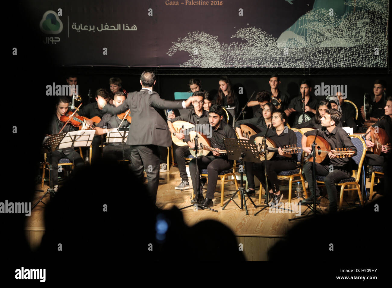 Gaza City, The Gaza Strip, Palestine. 17th Nov, 2016. Palestinian band ...