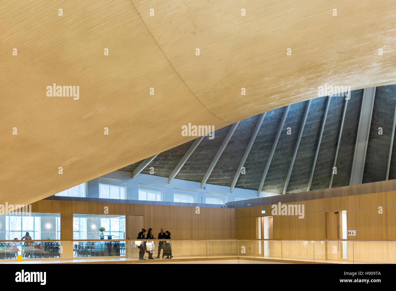 Atrium spaces hi-res stock photography and images - Alamy