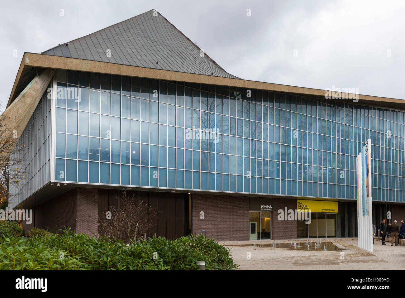 Kensington, London, UK, 17th Nov 2016. Design Museum exterior. The ...