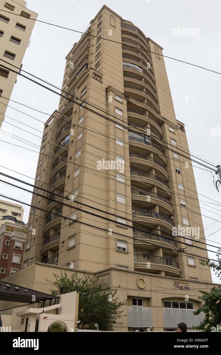 SÃO PAULO, SP - 17.11.2016: ALBERTO YOUSSEF ARRIVES IN SP - Building ...