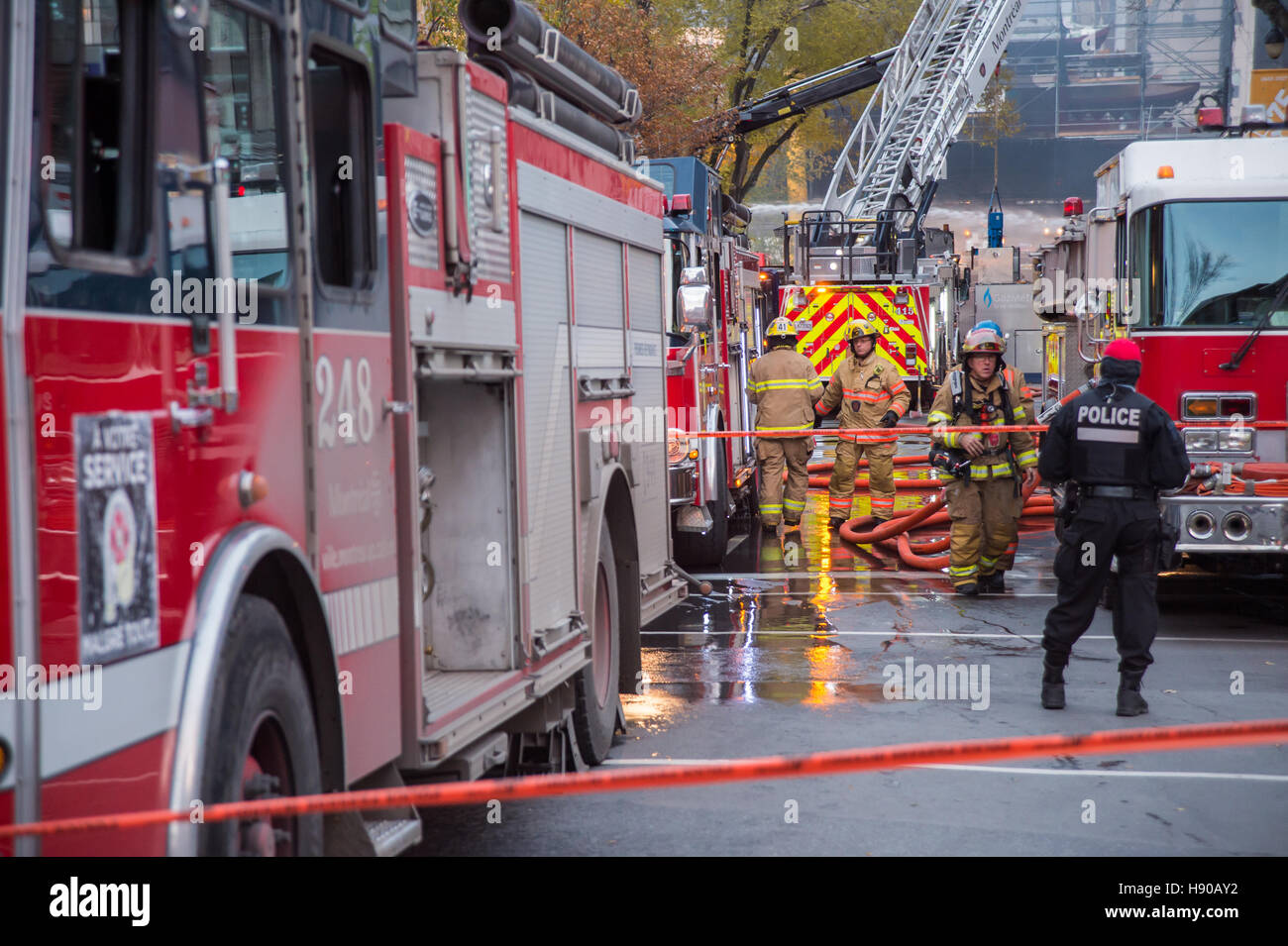 Montreal, Canada. 17th Nov 2016. : Montreal Firefighters work on ...
