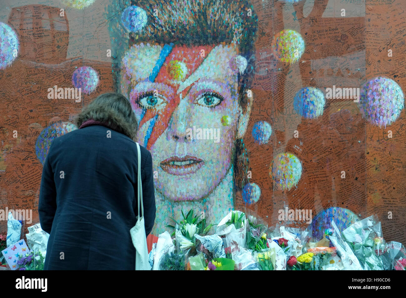 London, UK. 10th Jan, 2017. Fan's gather at a mural of David Bowie in ...