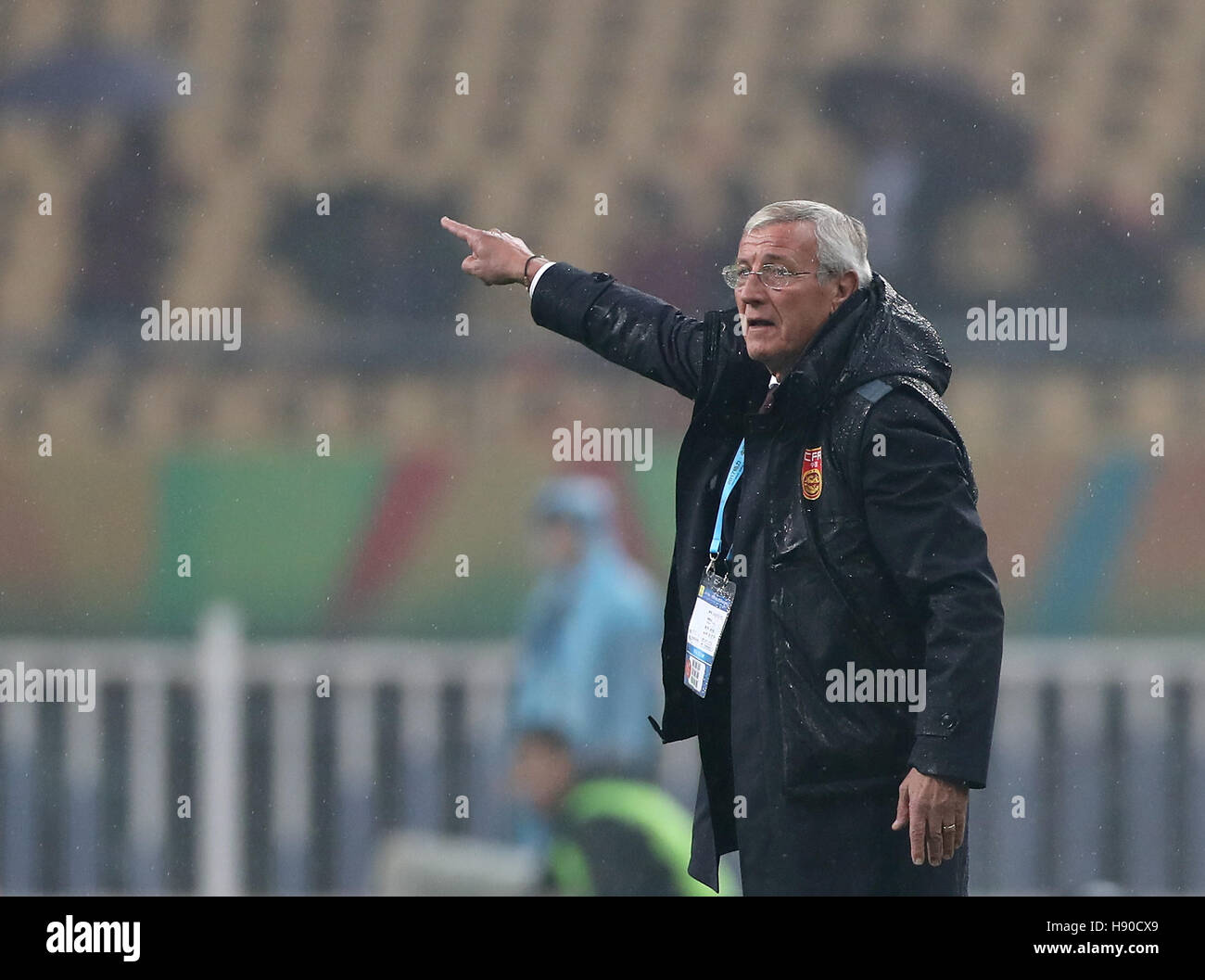 (170110) -- NANNING, Jan. 10, 2016 (XINHUA) -- Marcello Lippi, head ...