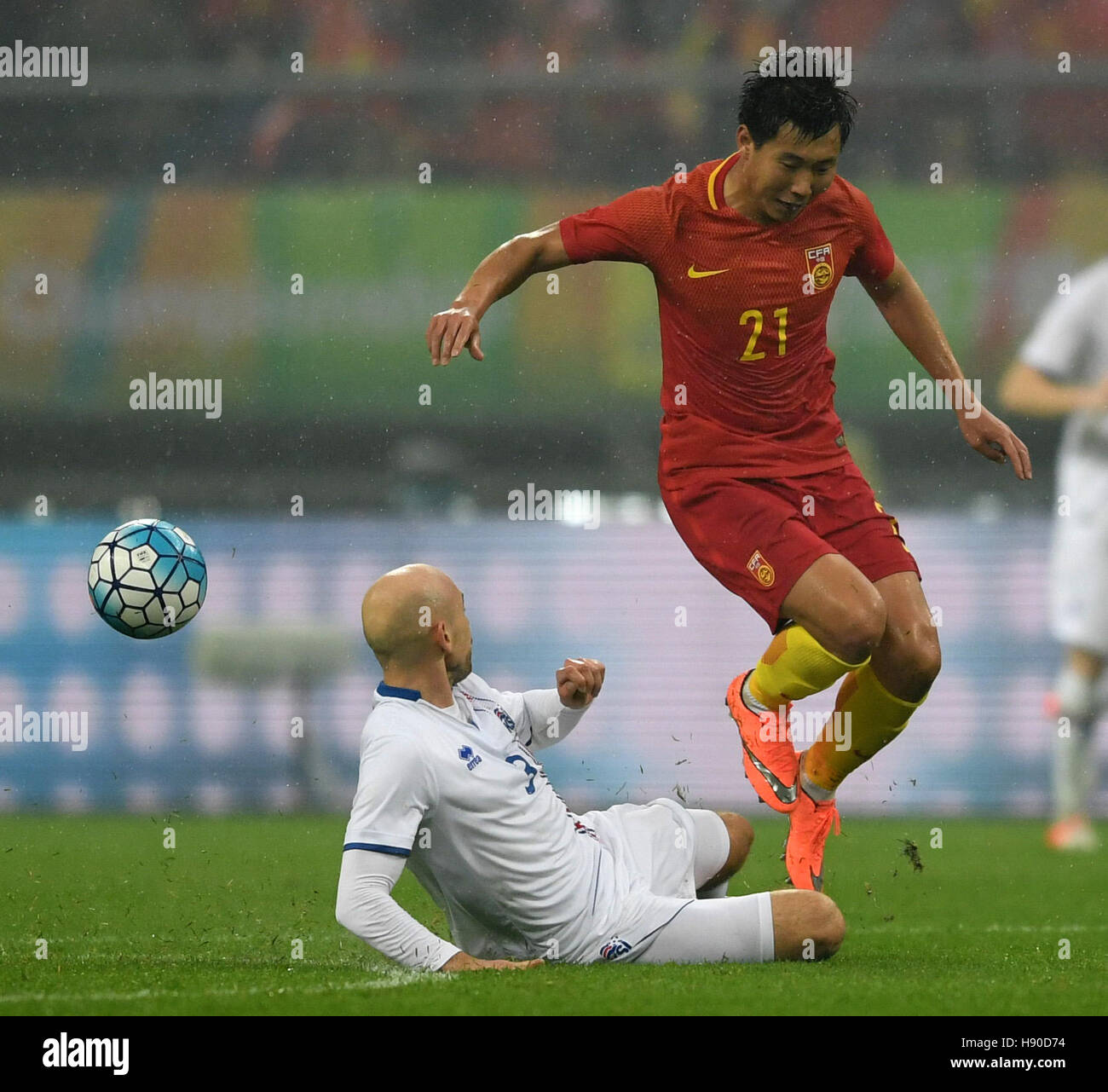 Nanning, China. 10th Jan, 2017. Hui Jiakang (R) of China competes ...