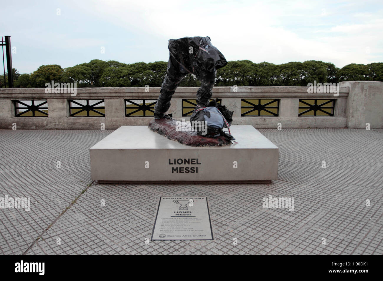 Lionel messi statue hi-res stock photography and images - Alamy