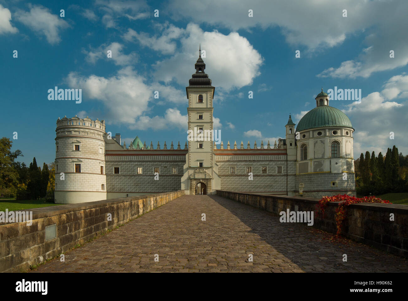 Renaissance mirror hi-res stock photography and images - Alamy