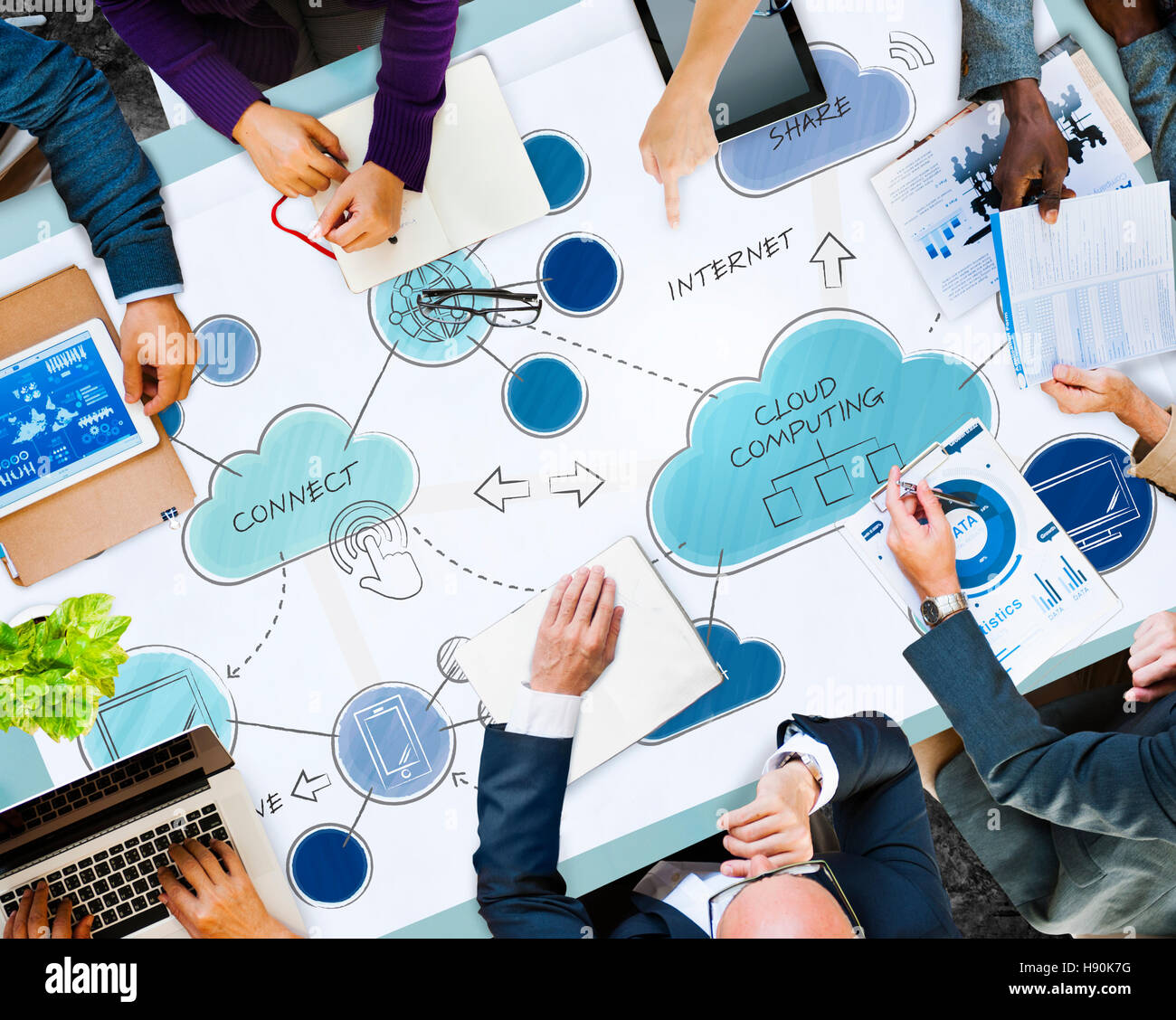 Cloud Computing Networking Connecting Concpet Stock Photo - Alamy