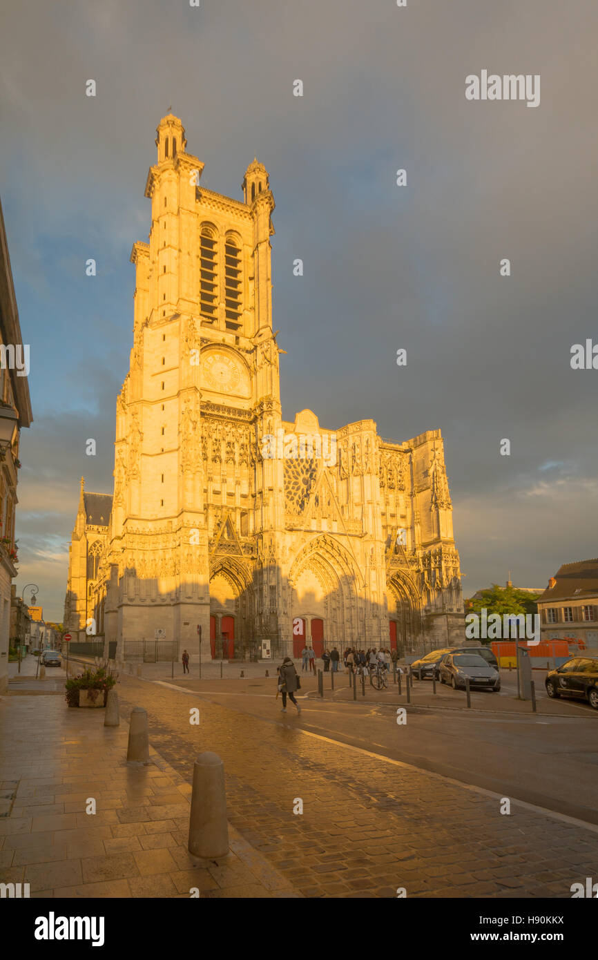 Gothic facade troyes cathedral hi-res stock photography and images - Alamy