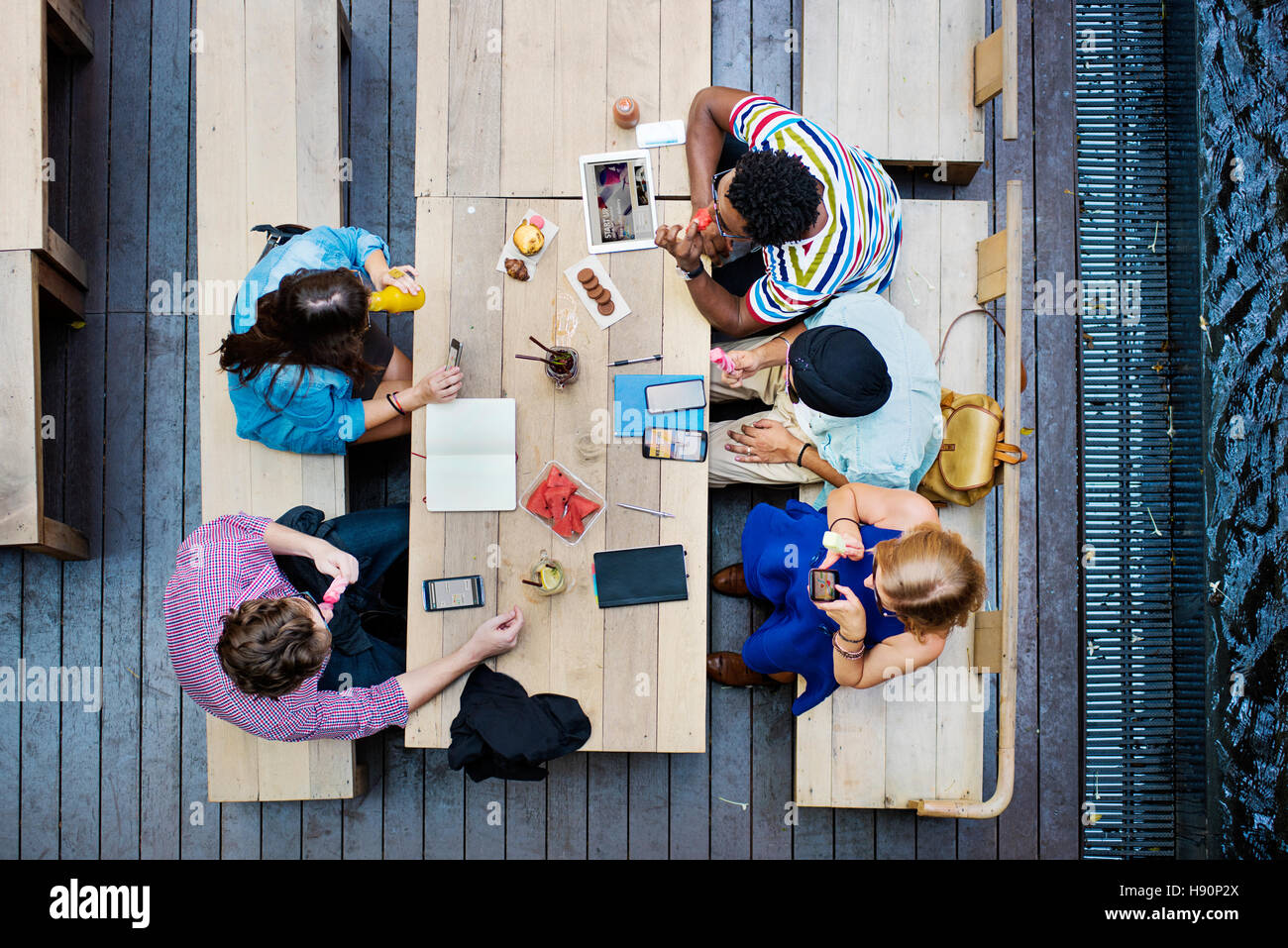 Students Friends Meeting Discussion Studying Concept Stock Photo - Alamy