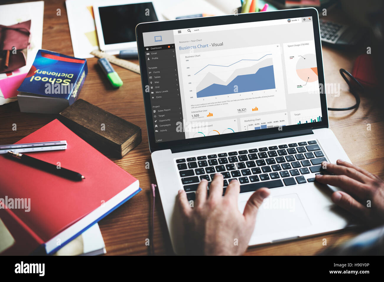 Internet chart hi-res stock photography and images - Alamy