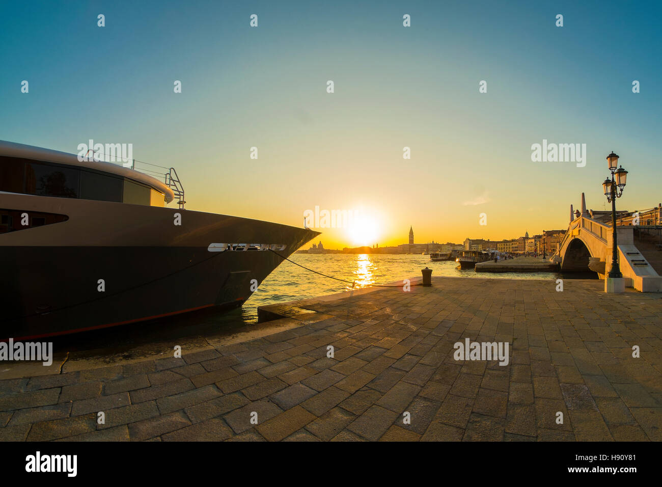 Super yacht sunset hi-res stock photography and images - Alamy