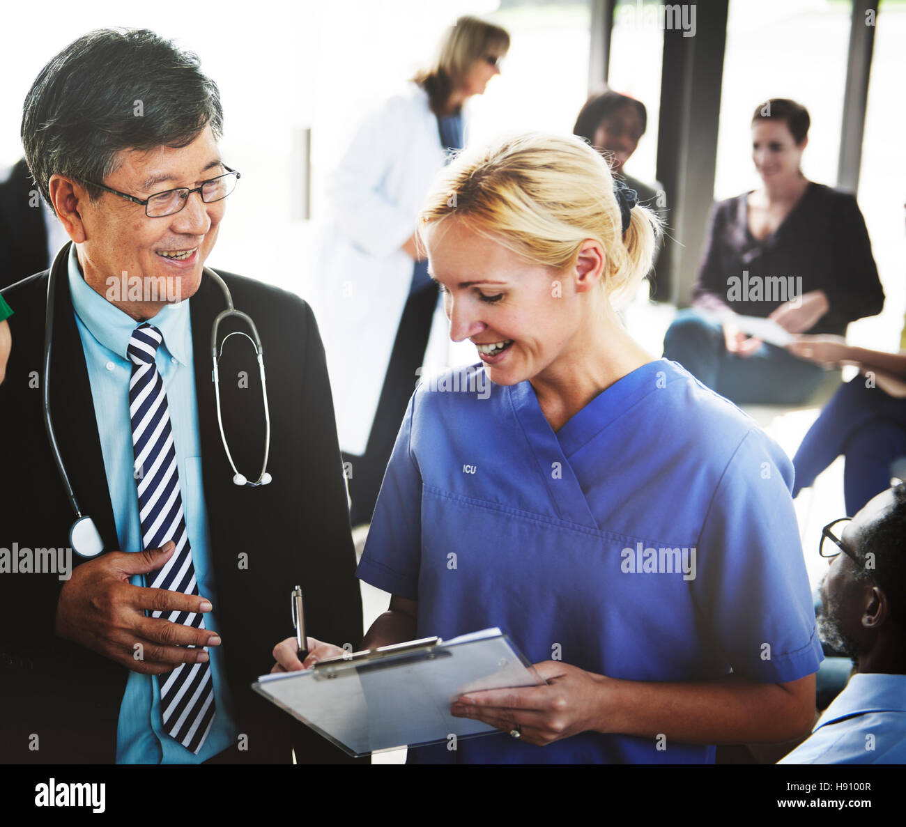 Doctor Team Treatment Plan Discussion Concept Stock Photo - Alamy