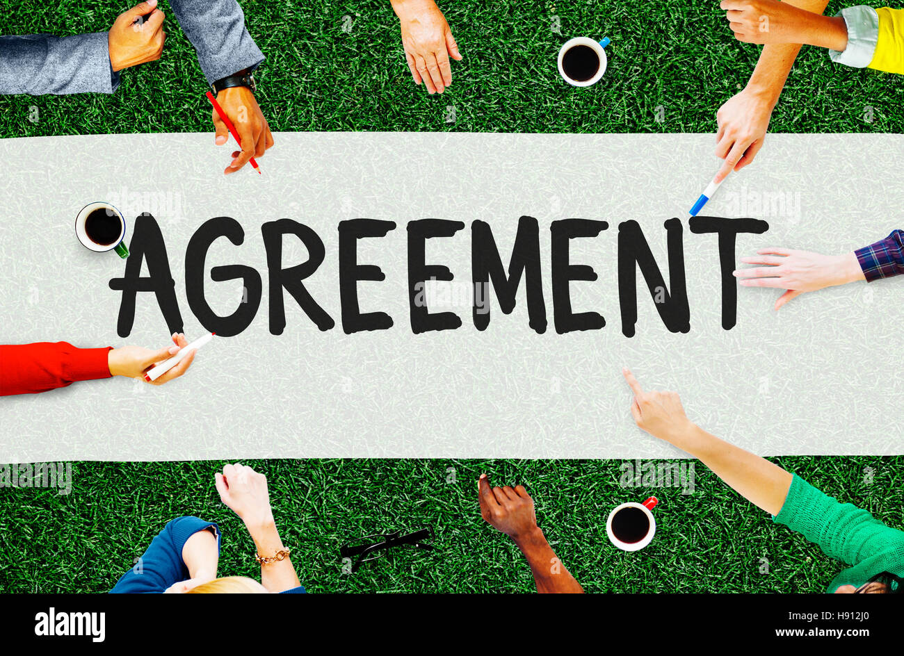 Contract cooperation hi-res stock photography and images - Alamy