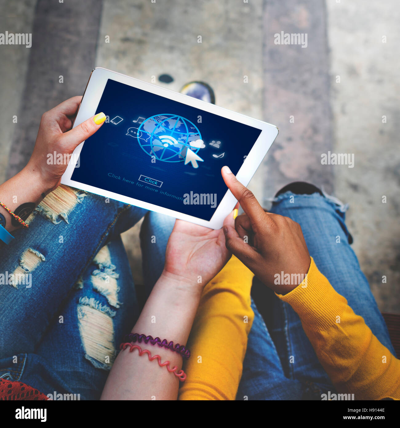 Global network interface hi-res stock photography and images - Alamy