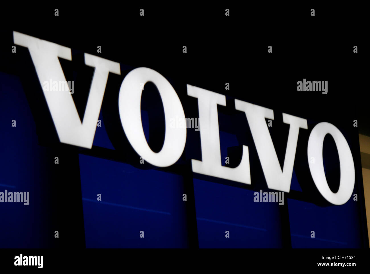 Volvo logo hi-res stock photography and images - Alamy