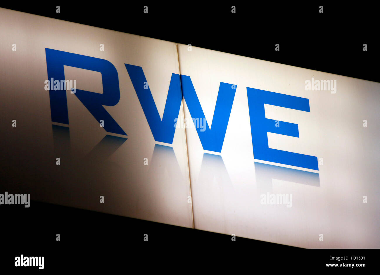 Rwe logo hi-res stock photography and images - Alamy