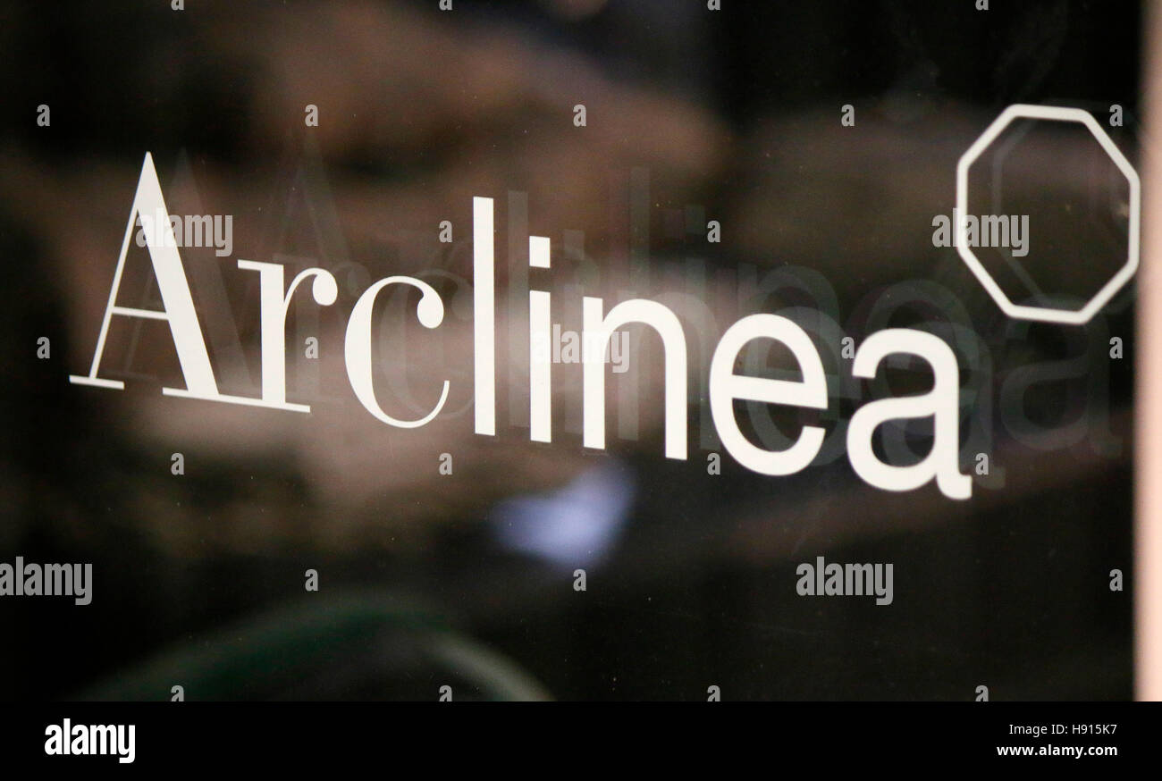 das Logo der Marke "Arclinea", Berlin Stock Photo - Alamy