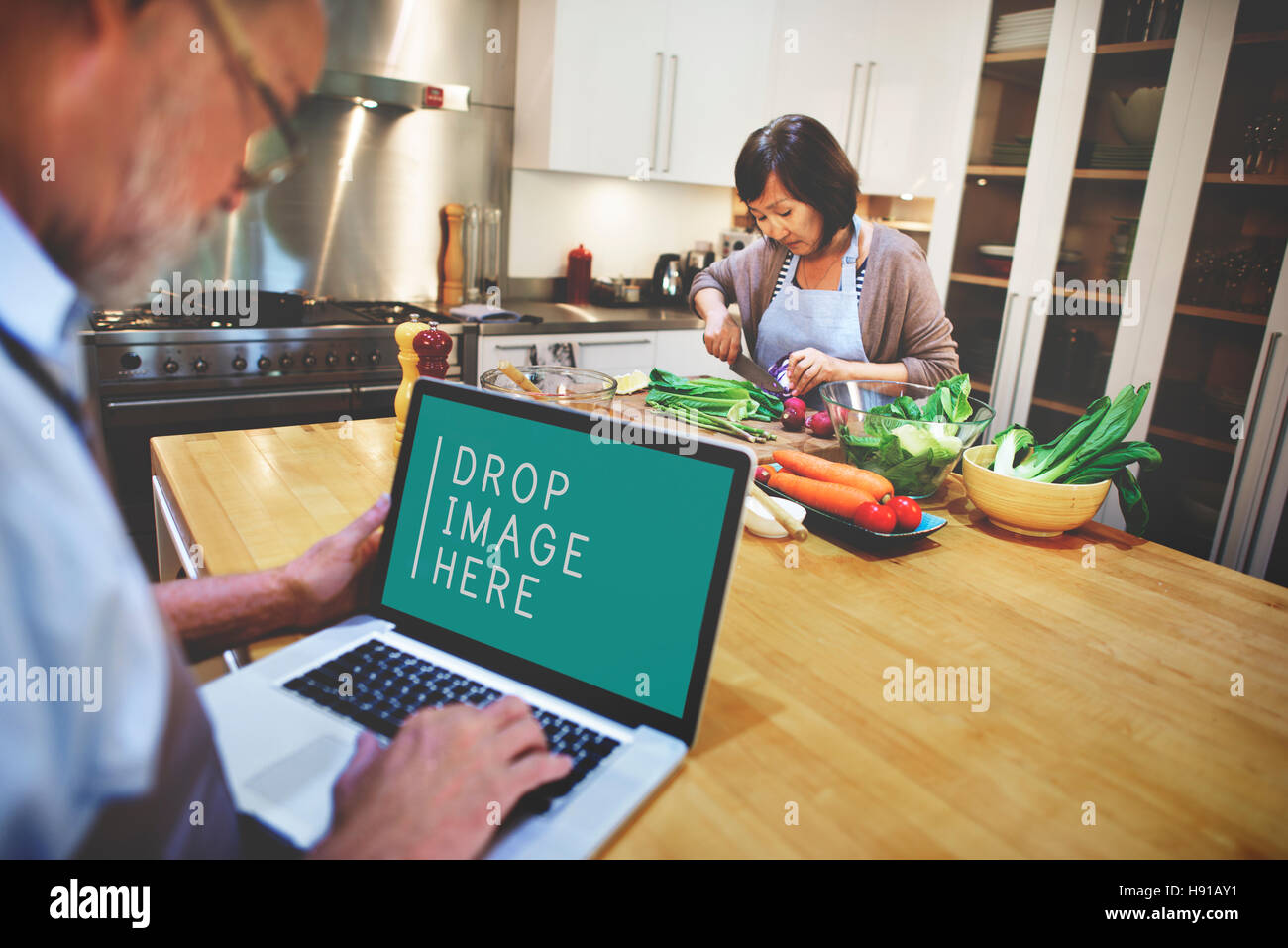 Cooking and technology hi-res stock photography and images - Alamy