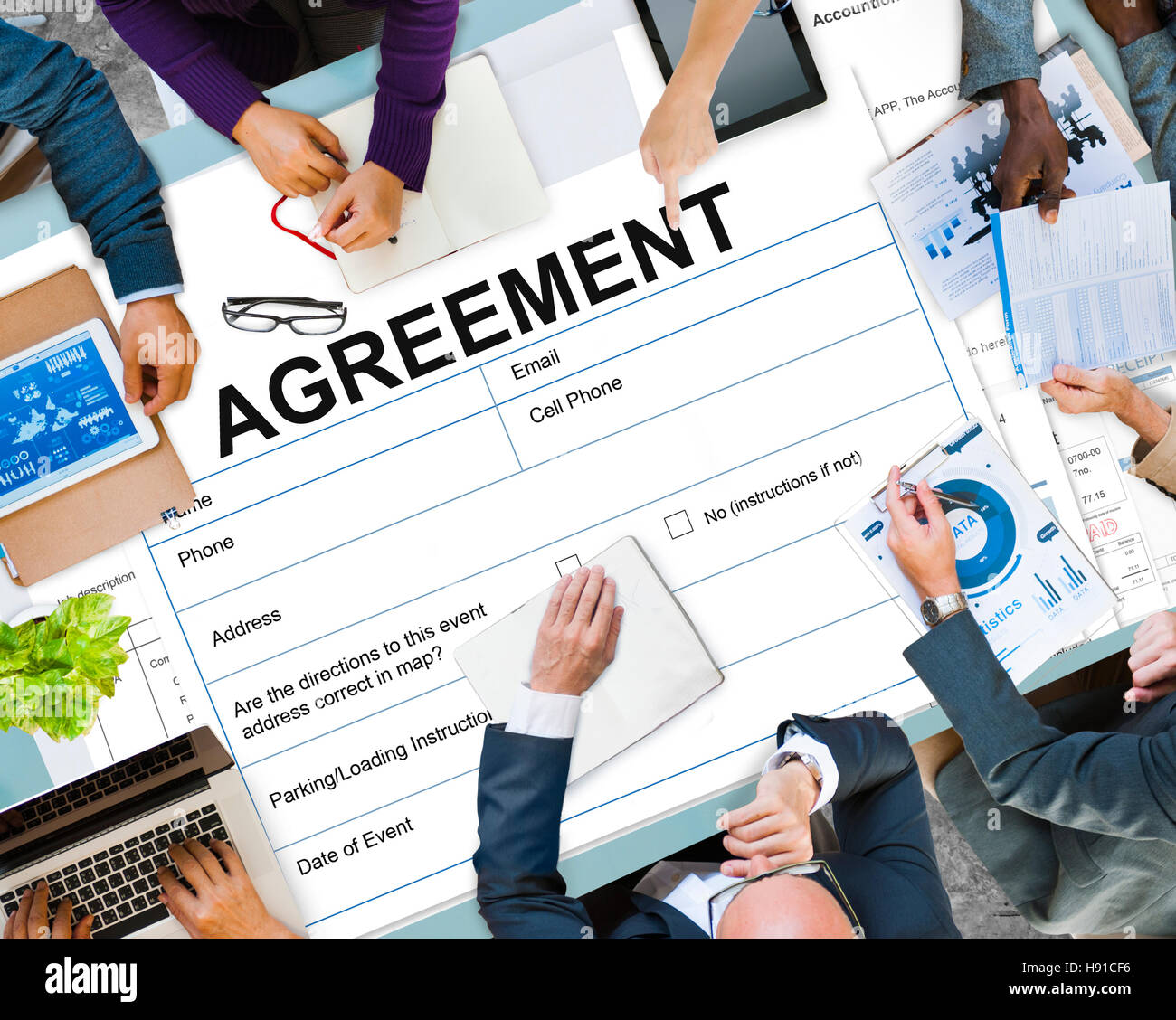 Agreement contract hi-res stock photography and images - Alamy