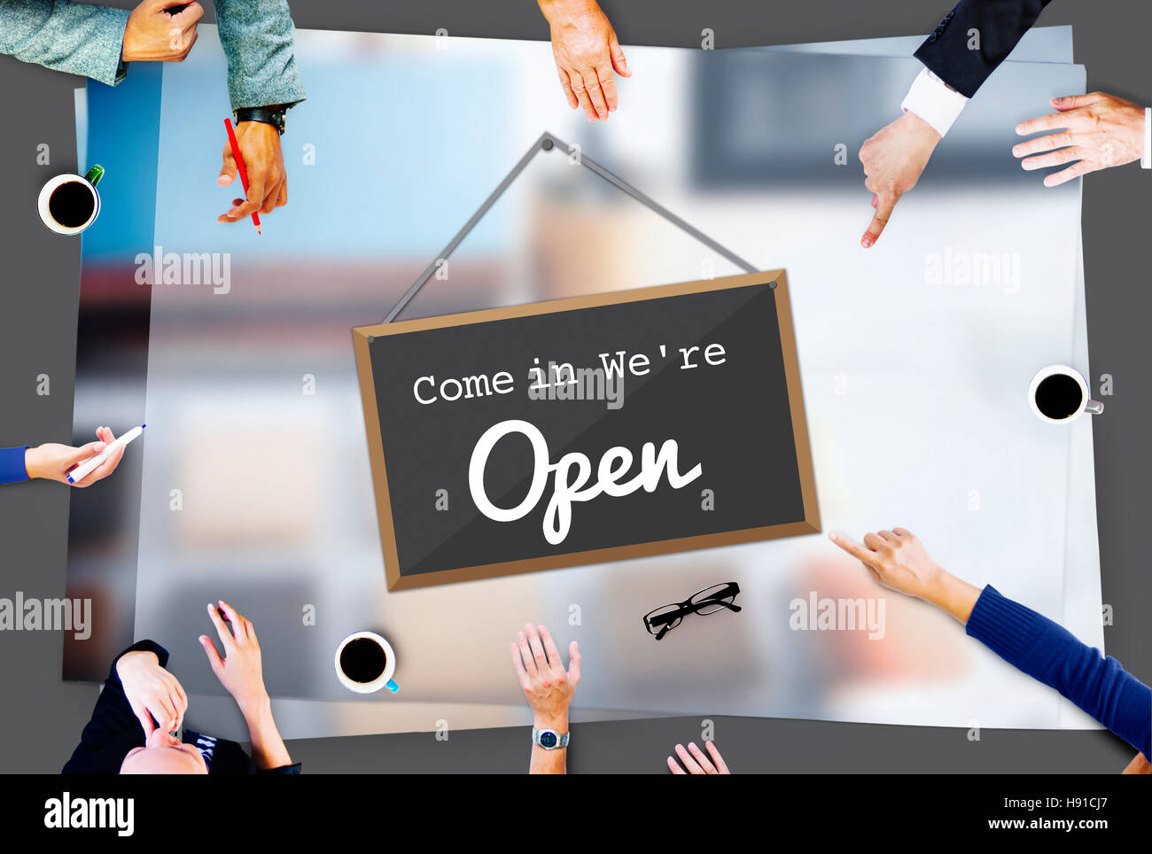 Open signage hi-res stock photography and images - Alamy
