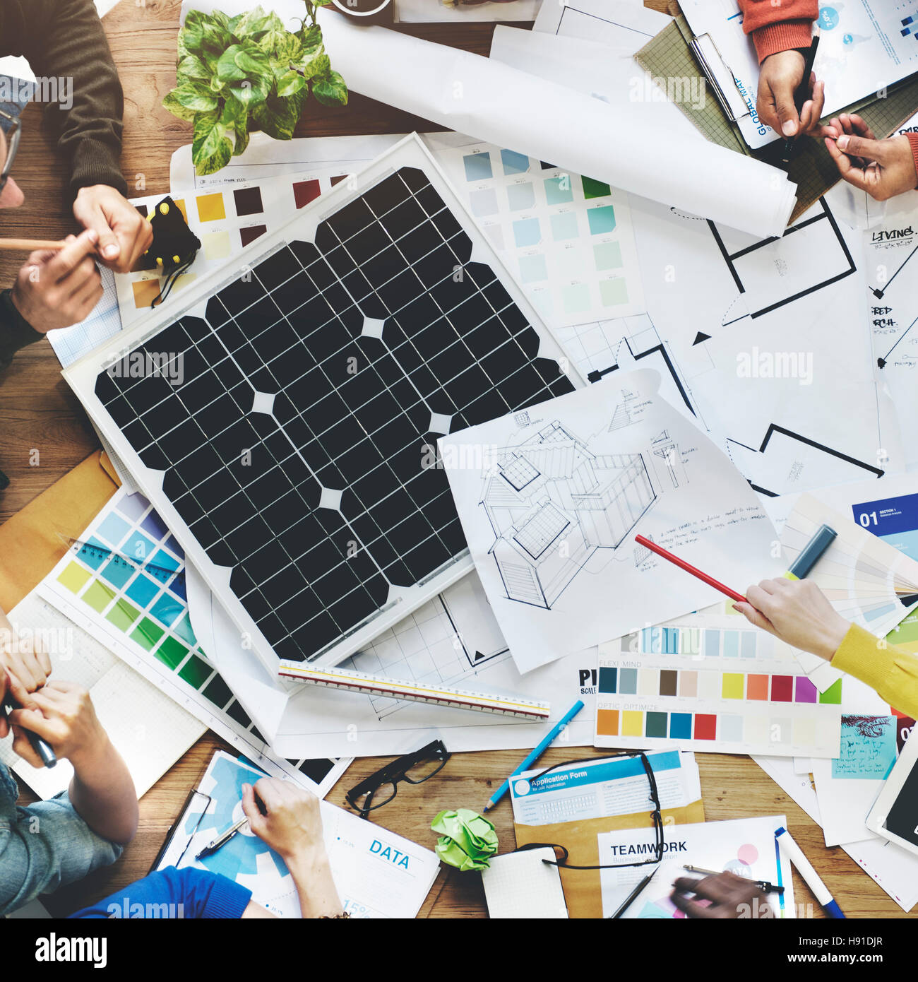 Contractor team meeting laptop hi-res stock photography and images - Alamy