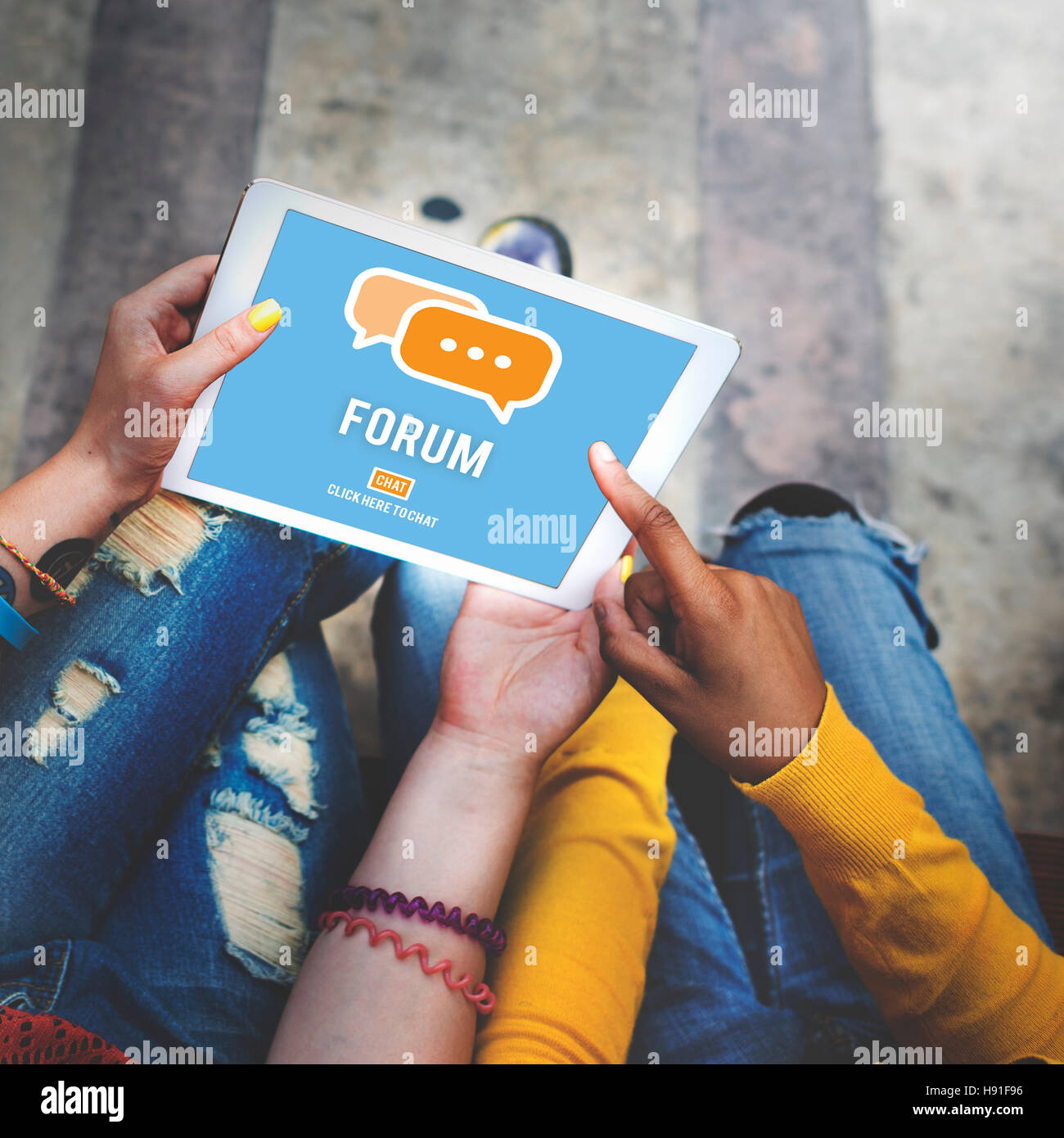 Community forum online group hi-res stock photography and images - Alamy