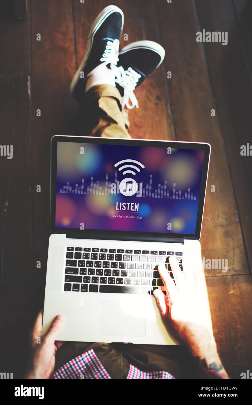 Listen radio hi-res stock photography and images - Alamy