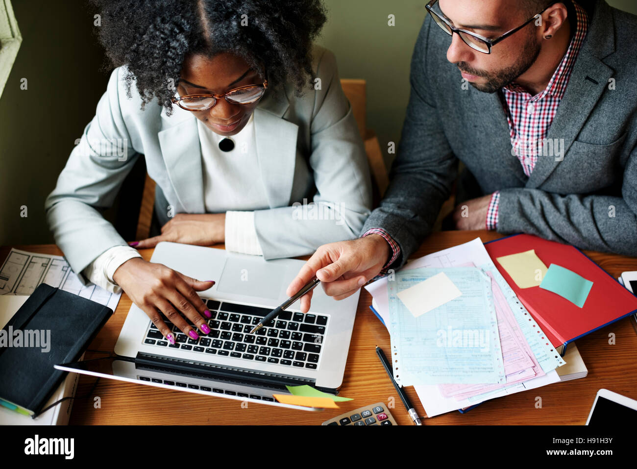 Man Woman Help Office Together Concept Stock Photo - Alamy