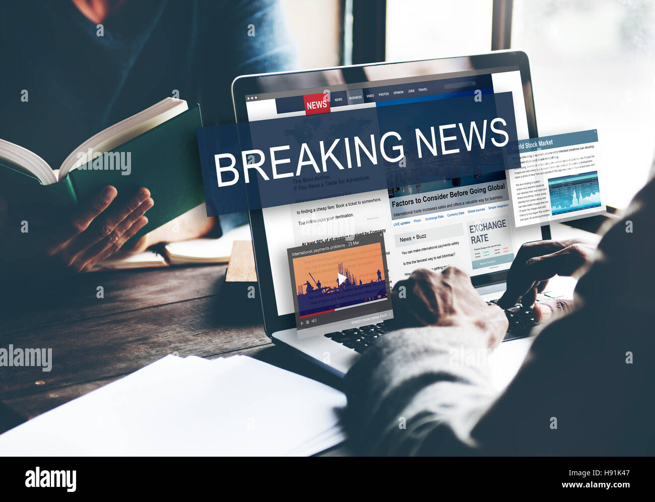 Breaking News Media Announcement Social Concept Stock Photo - Alamy