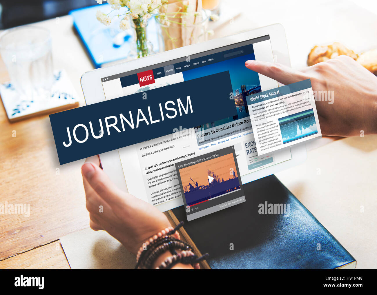 Social media journalism hi-res stock photography and images - Alamy