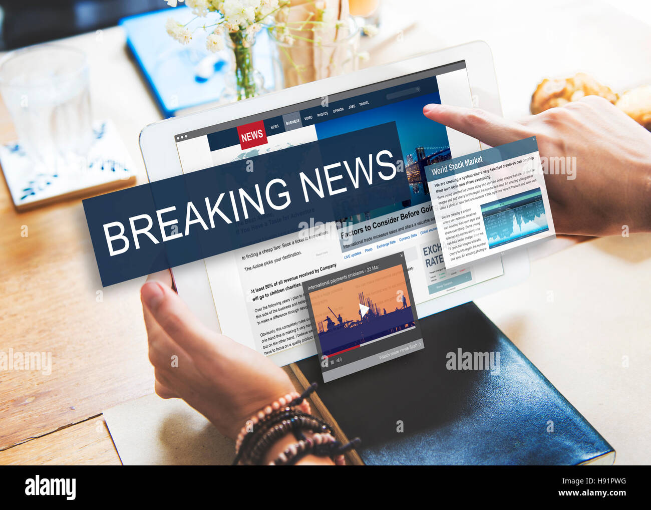 Breaking updates hi-res stock photography and images - Alamy