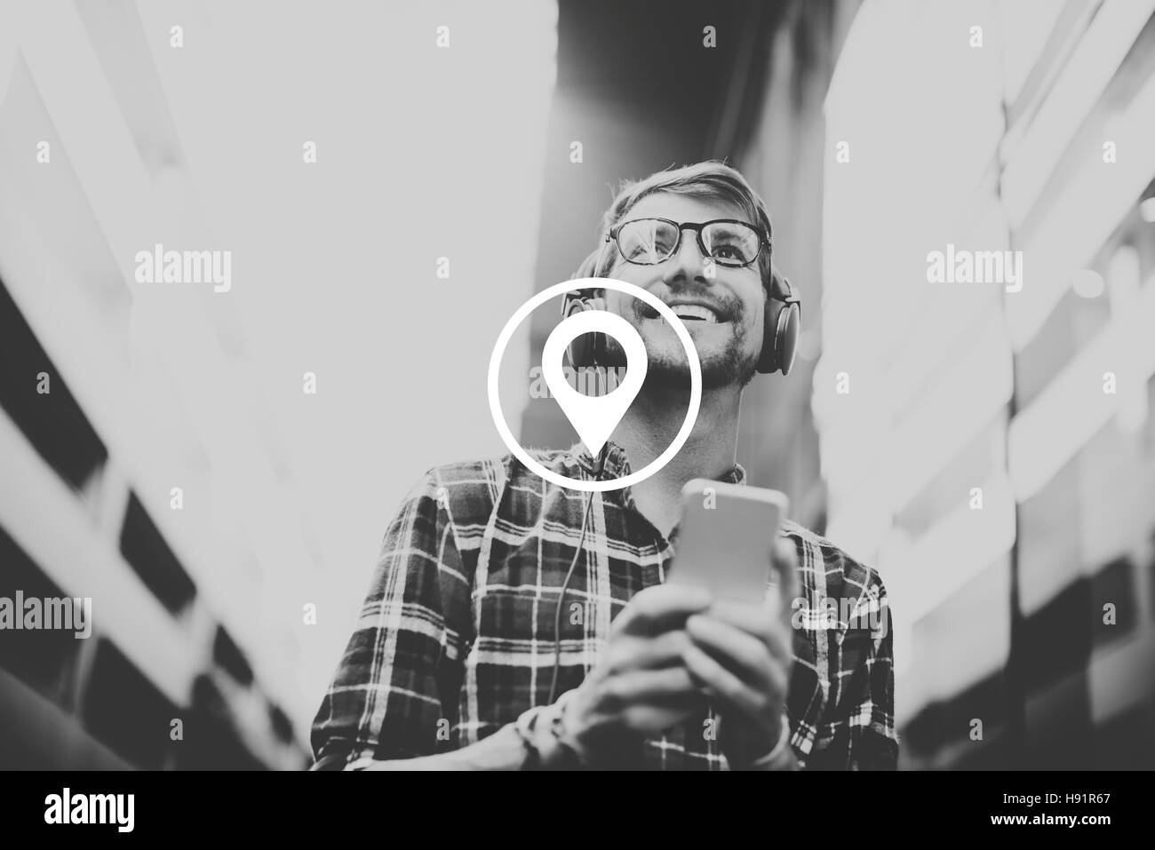 Location symbol on phone Black and White Stock Photos & Images - Alamy