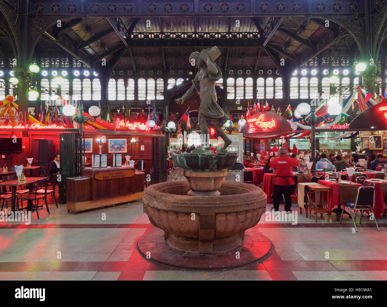 Interior mercado central de santiago hi-res stock photography and ...
