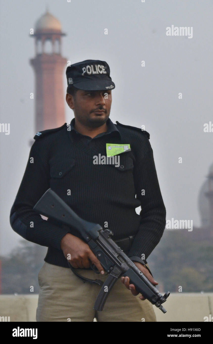 Lahore, Pakistan. 17th Nov, 2016. Pakistani security person standing ...