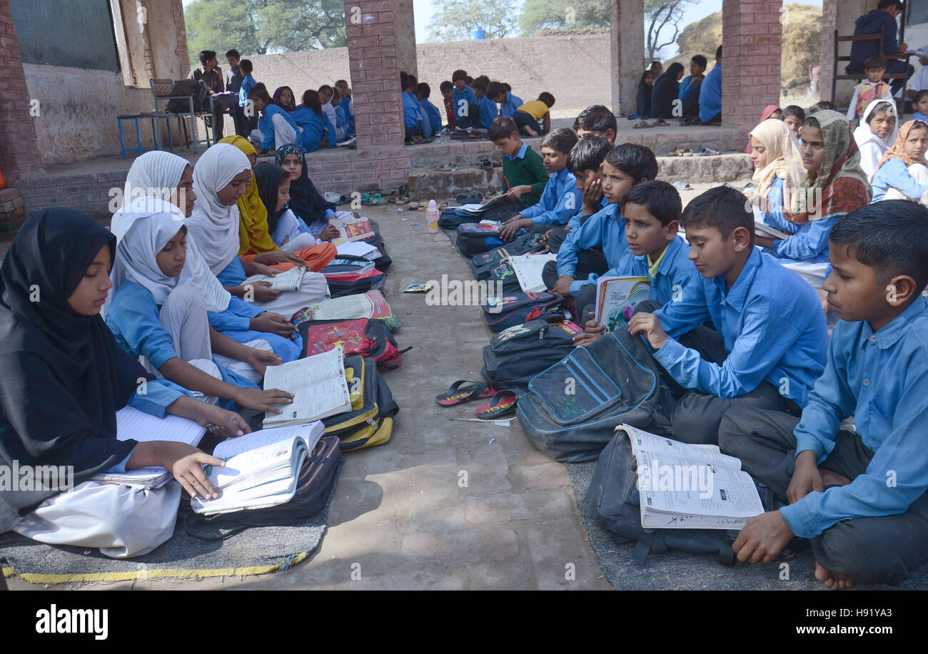 Punjab University Lahore Punjab Pakistan Stock Photos & Punjab ...