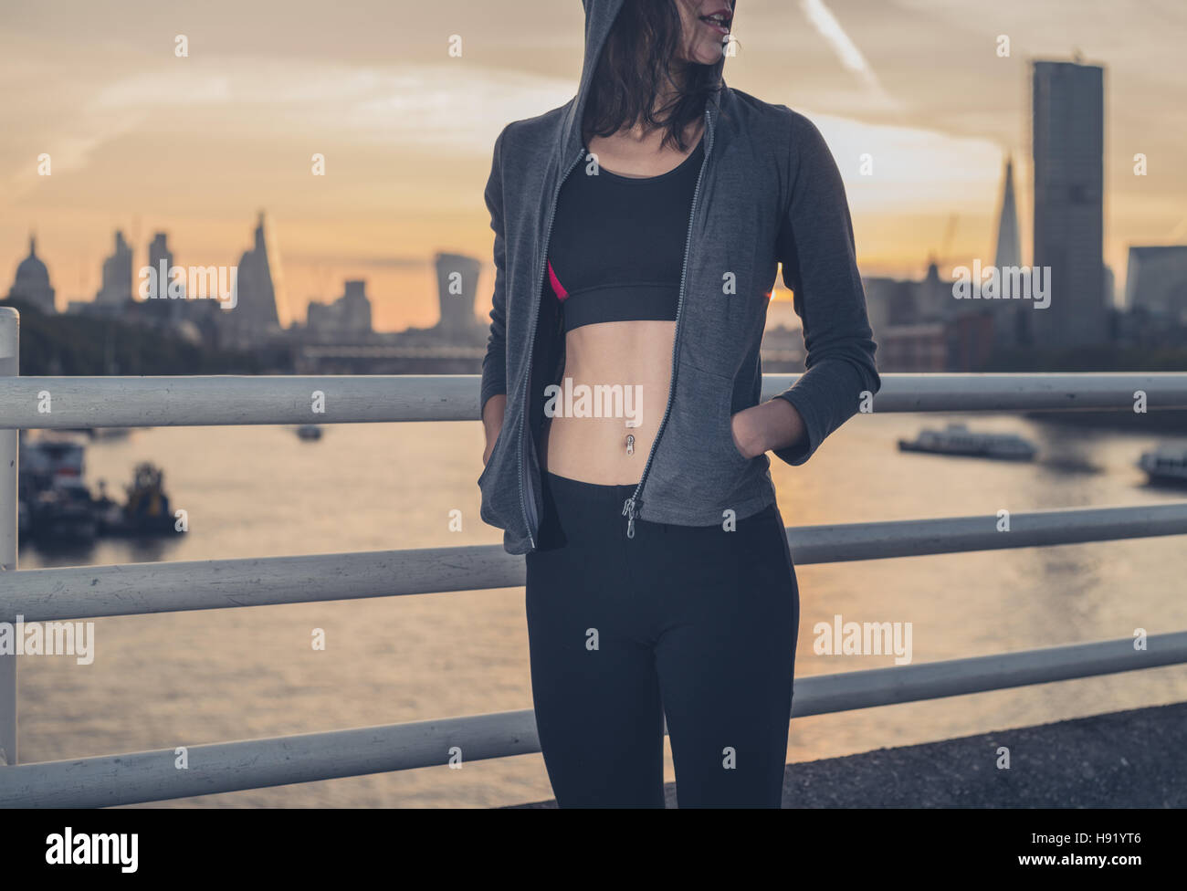 Woman Toned Abs Stock Photos & Woman Toned Abs Stock Images - Alamy