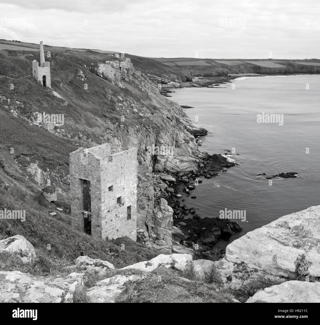 Cornwall Engine Houses/Tin MInes ancient relics from an industrial past ...