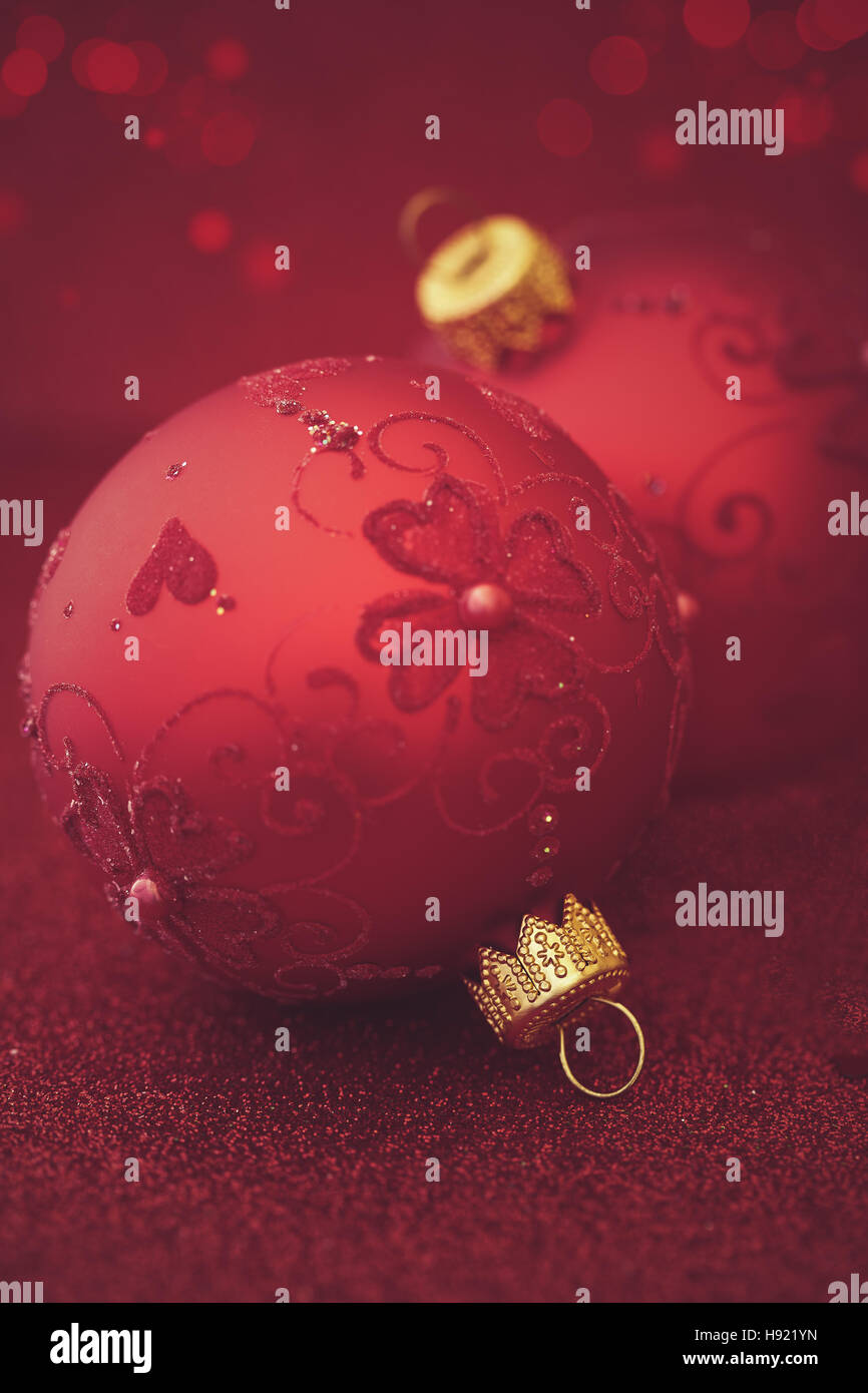 Maroon christmas ball hi-res stock photography and images - Alamy